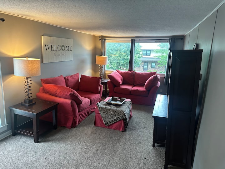 A Cozy Non Smoking Upstairs Apartment! - Splash Pad, New Knoxville