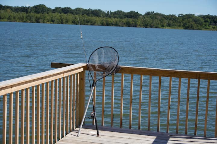 Lakefront - Private Fishing Dock - Ample Parking - Lakeland, FL
