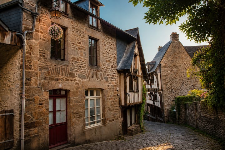 Le Duguesclin - Maison Médiévale Centre Historique - Dinan