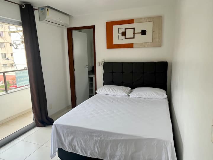 2 Suítes Com Ar Na Prainha • Bem Localizado - Arraial do Cabo