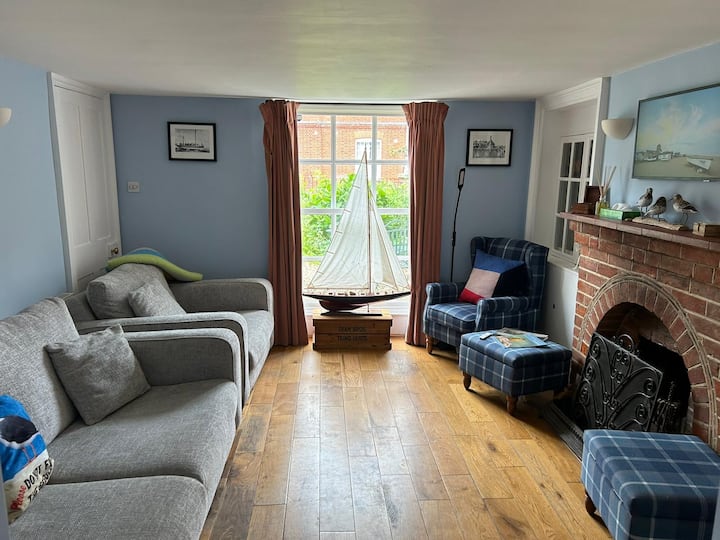 Daphne Cottage, 55 High Street - Aldeburgh