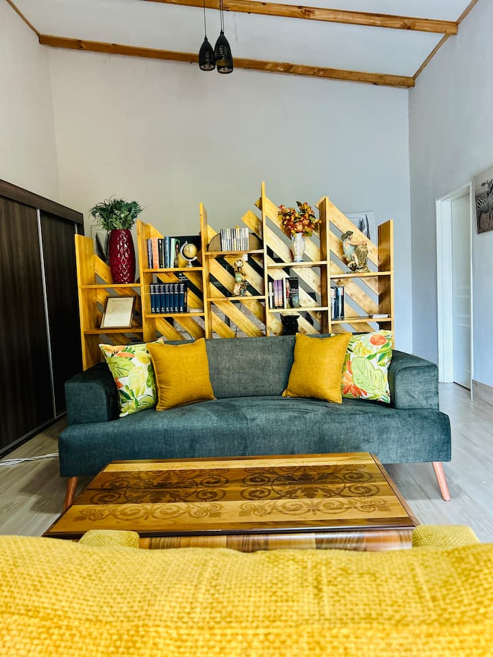 The Mayflower Studio Apartment - Zambie