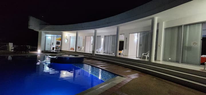 Casa El Mirador: Casa De Verano Familiar En Melgar - Melgar