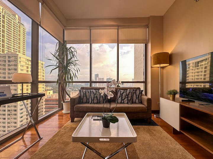 Classy 2br @ Mosaic, Greenbelt + Aim Best Location - Makati City