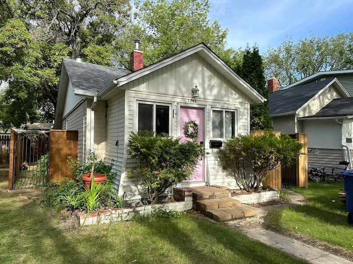 Cute Victory Home On A Quiet Blvd - Saskatoon