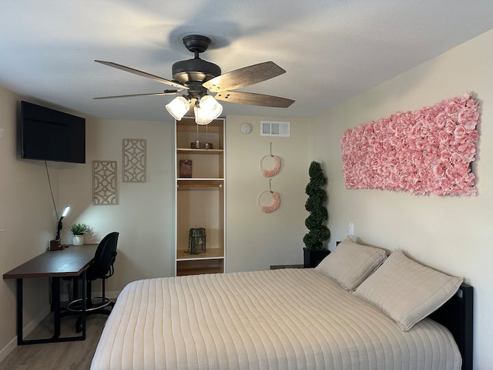 The Corner Studio-private Access-entire Place. - Lancaster, CA