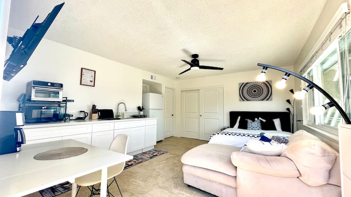 Great Walk-score|private Entrance, Kitchenette,w/d - Orange County, CA