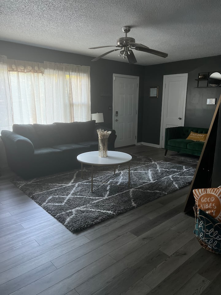 Cozy Corner - Leeds, AL