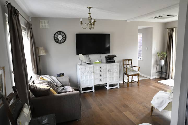 Studio Flat Adjoining But Separate To The House - Coventry