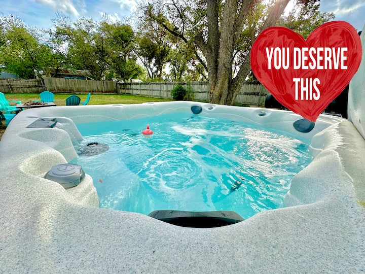 Hot Tub * Near The River !The Faust Haus - New Braunfels, TX