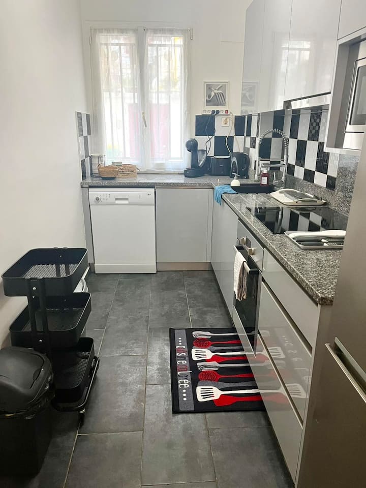 Charming 3-room Apartment - Paris