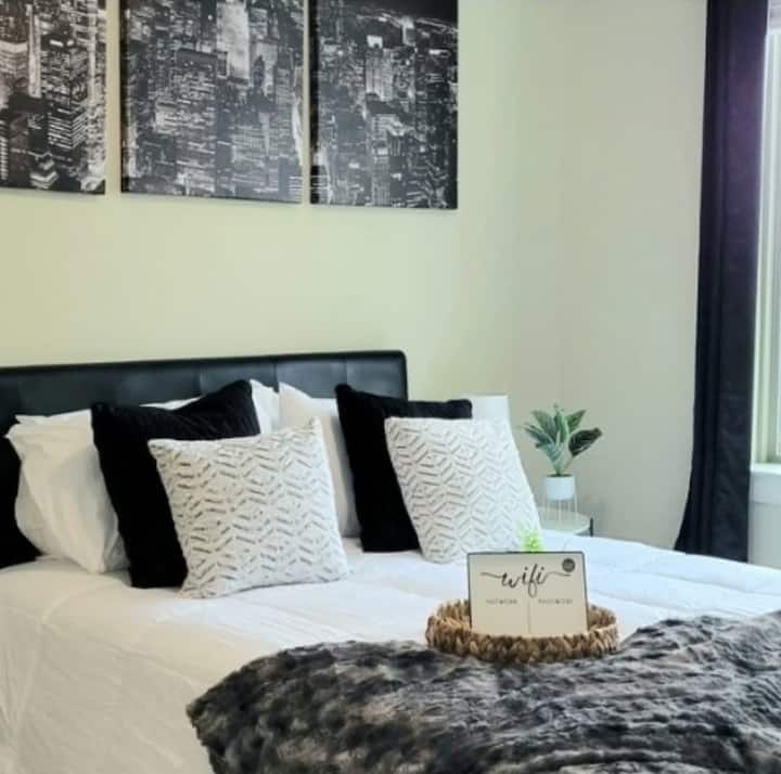 Cozy City Views Luxury Apartment Roof Top Terrace - Winston-Salem, NC