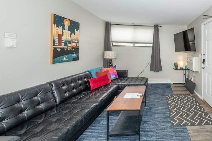 Walkers Paradise! Campus/downtown 2bed W Parking! - Ann Arbor, MI