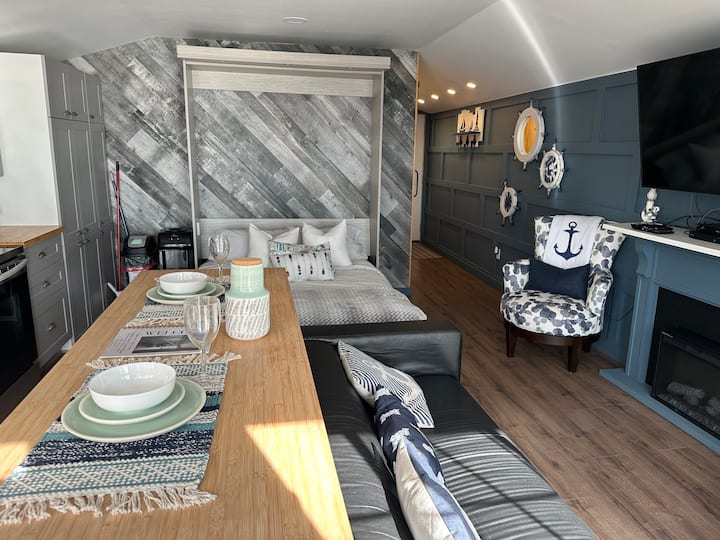 Nautical Oasis Vacation Home - Fenelon Falls