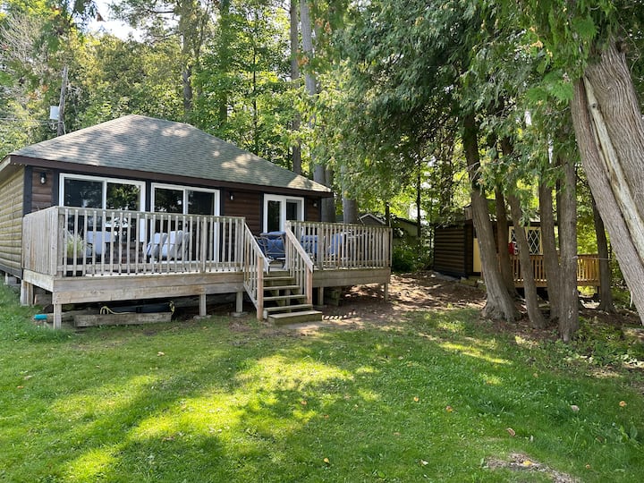 Rustic Lodge Cabin Retreat - Rosedale, ON, Canada