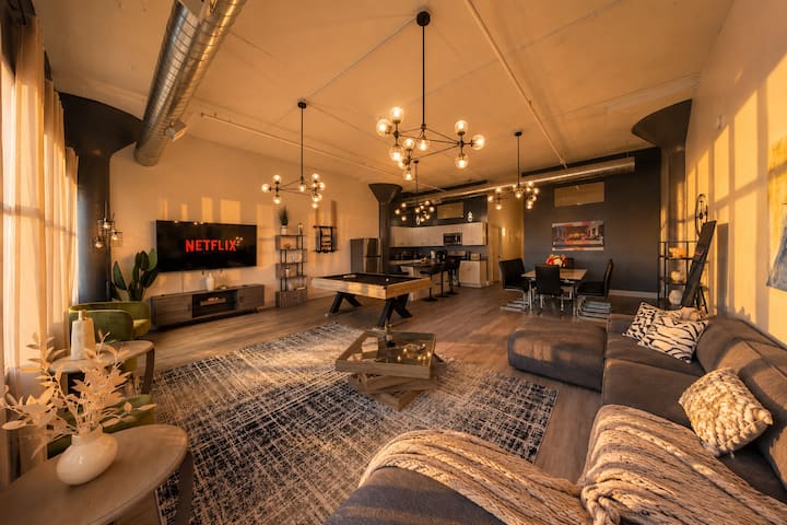 Group-friendly 5br Suite Near Mccormick |Sleeps 12 - Chicago