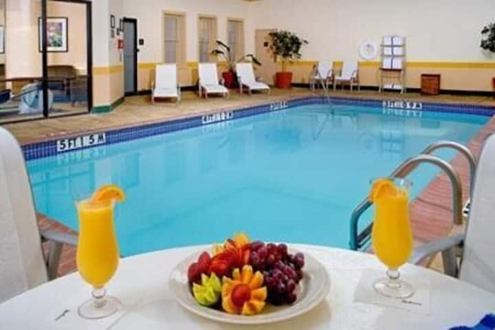 Comfort And Convenience!  Two Units, Onsite Pool! - Fort Worth, TX