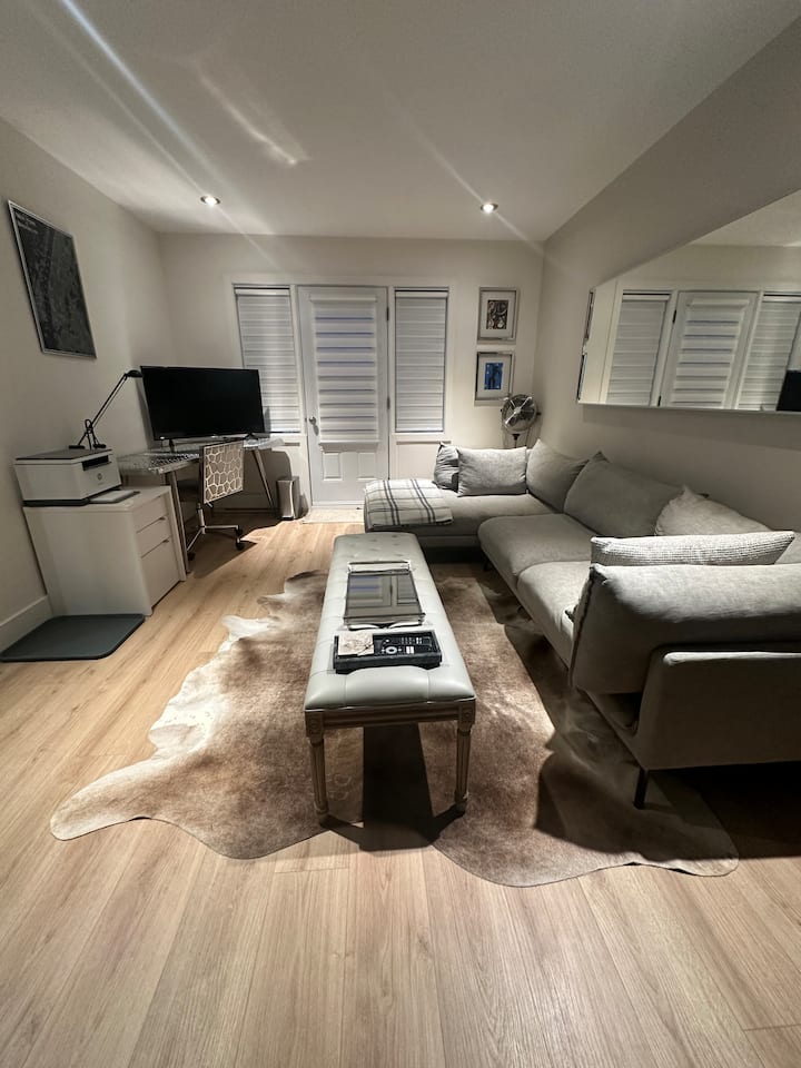 Quiet, Cozy & Trendy Unit In Montreal - Laval