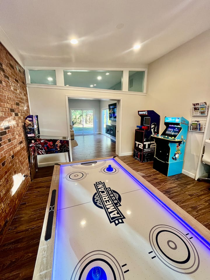 Private Paradise Pool & Arcade! - Pensacola, FL
