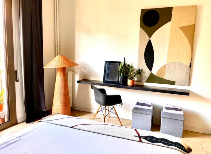 Beautiful Room With Balcony - Barcelone