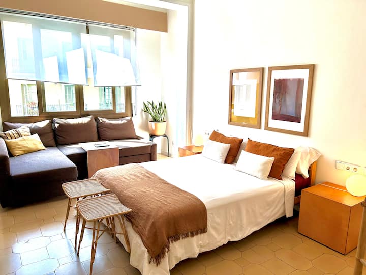 Big & Bright Room In Best Area - Barcelona