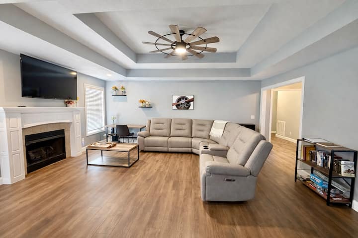 Convenient, Quiet And Fully Equipped + Fenced Yard - Bowling Green, KY