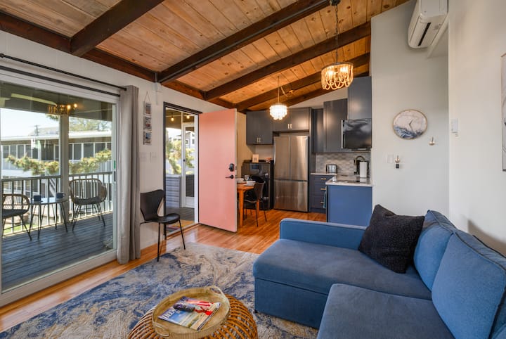 Newly Updated Ocean Block 2 Bed Condo - Dewey Beach, DE