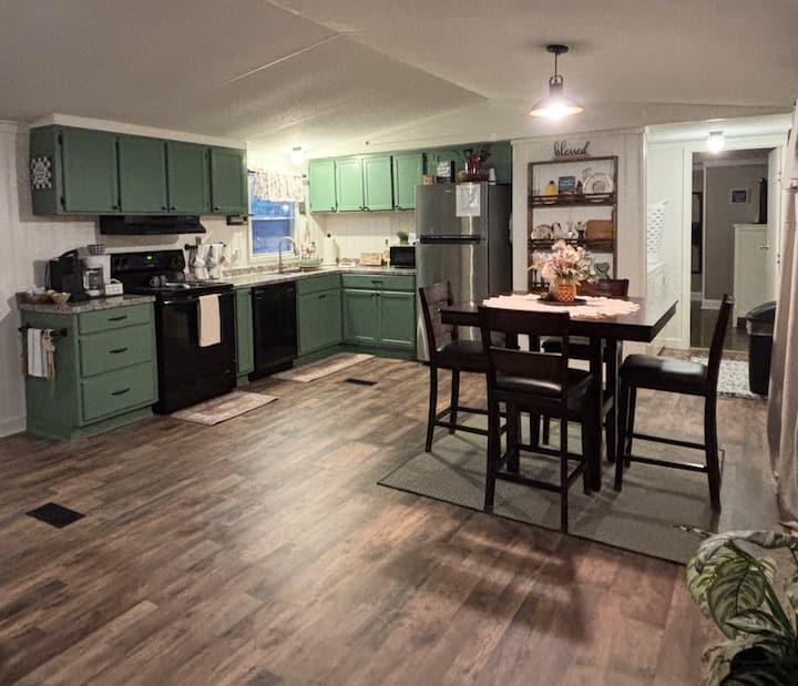 The Hacienda~a Simple Home - Lake Texoma