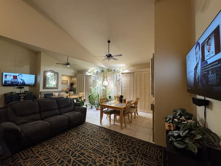 Private Country Club 2+2 W/ Course & Lake Views - Palm Desert, CA