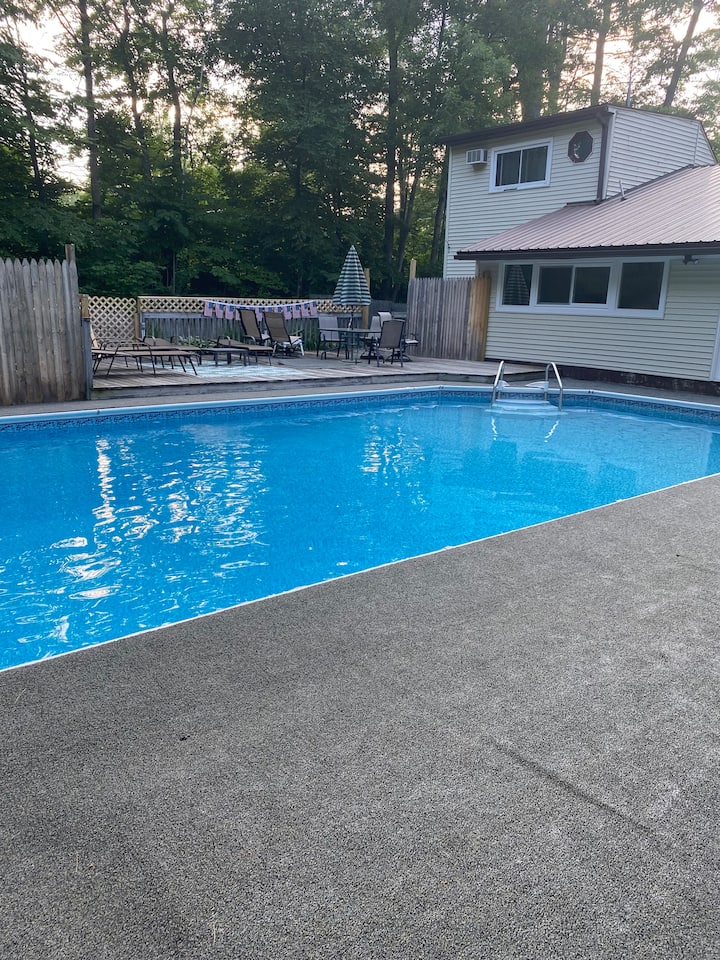 Lake George Family-friendly Retreat W/heated Pool - Glens Falls, NY