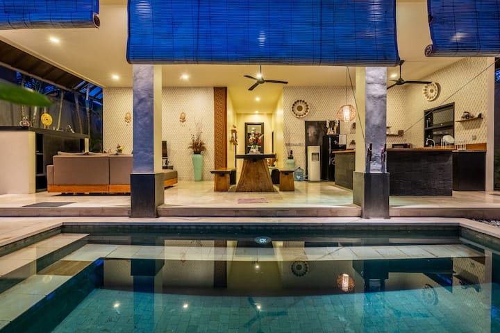 King Bed|seminyak- Walk To Beach - Legian