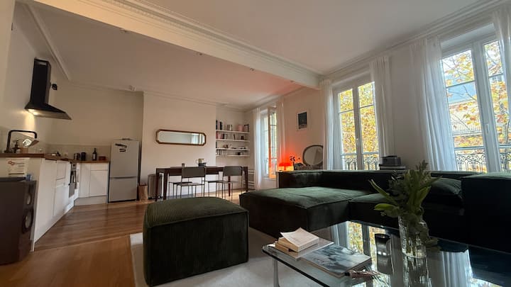 Apartment In The 10th Canal St Martin Louis Blanc - París