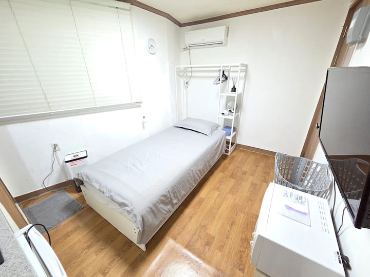 Fully Equipped One-room, 2 Min From Nokbeon Subway - Seoul
