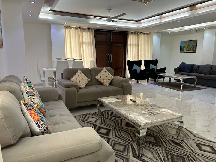 Luxurious 3 Bed Room In Gk1 - M Block Market 5 Min - New Delhi