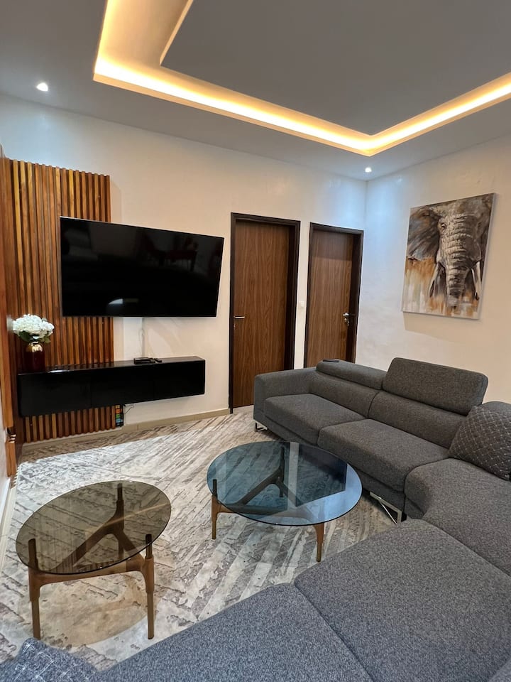 Daisy House Standing T2 
Rond-point Ado - Abidjan