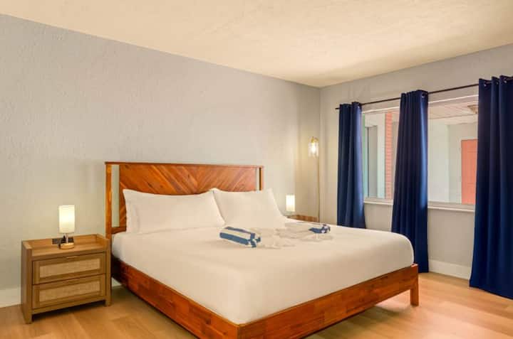 3 Min To Beach ~ Pool ~ Free Parking ~ Dock ~ - Clearwater, FL