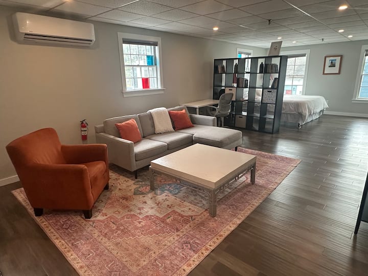 Downtown Bristol Waterfront Studio - 브리스톨