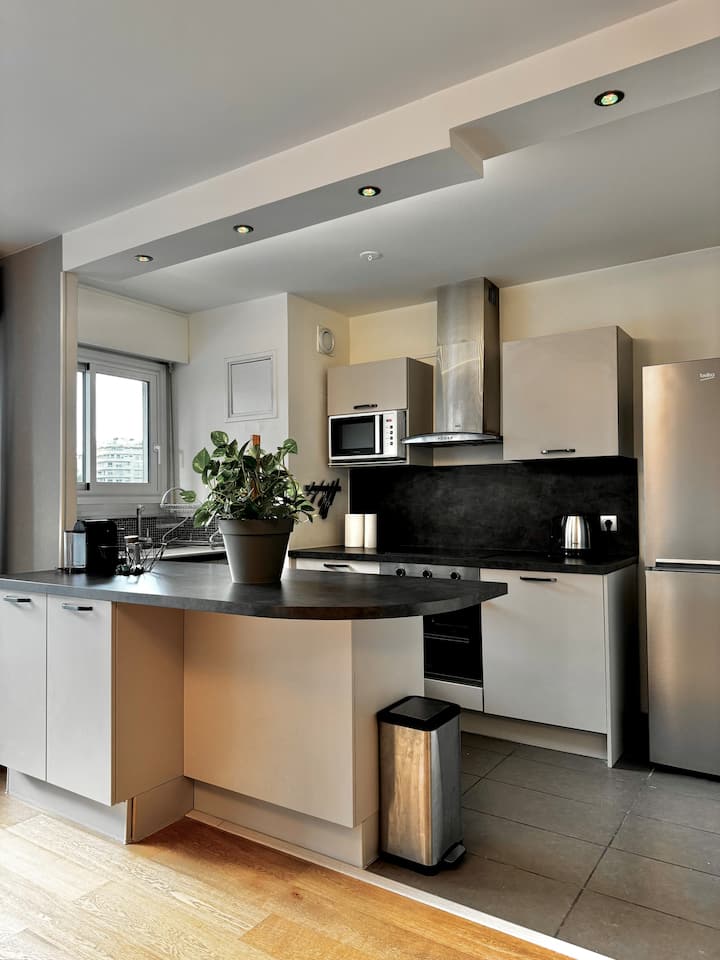 Appartement Avec Balcon Vue Sur La Défense - Courbevoie