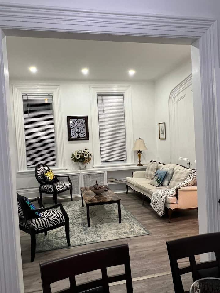 The Georgian 4 Bedroom Home Freshly Decorated! - Brantford