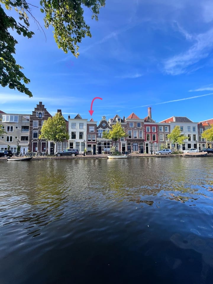 Grachtenpand In Leiden - ライデン