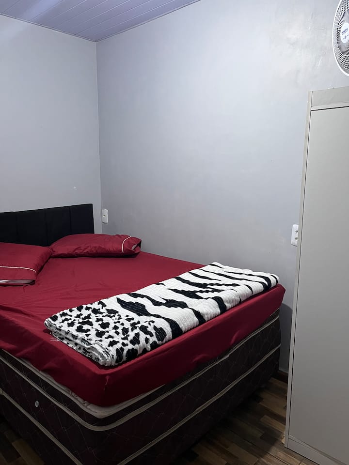 Kitnet Pequena A 3 Minutos Do Shopping - Guarapuava