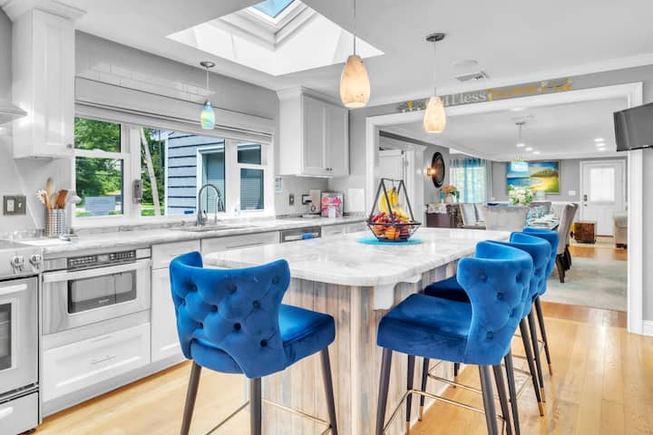 Amazing Paradise, King Bed, Pool, Bbq, Pool Table. - Hop Brook Lake