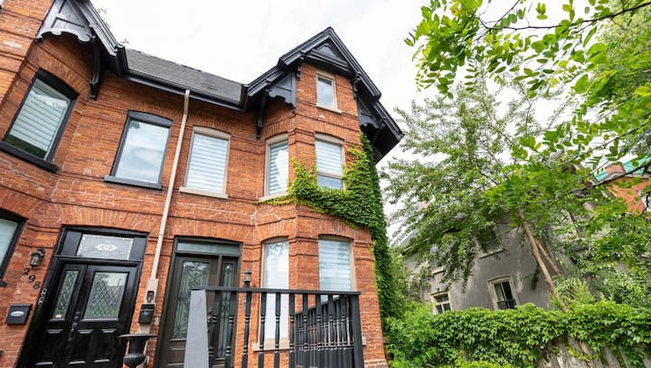 Downtown Victorian Close To The Eaton Centre - Toronto