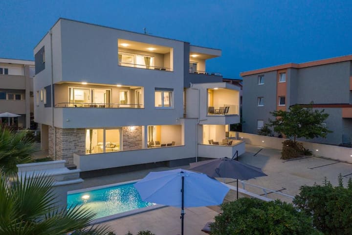 Deluxe Pool Apartments Danivan For 10 - Novalja