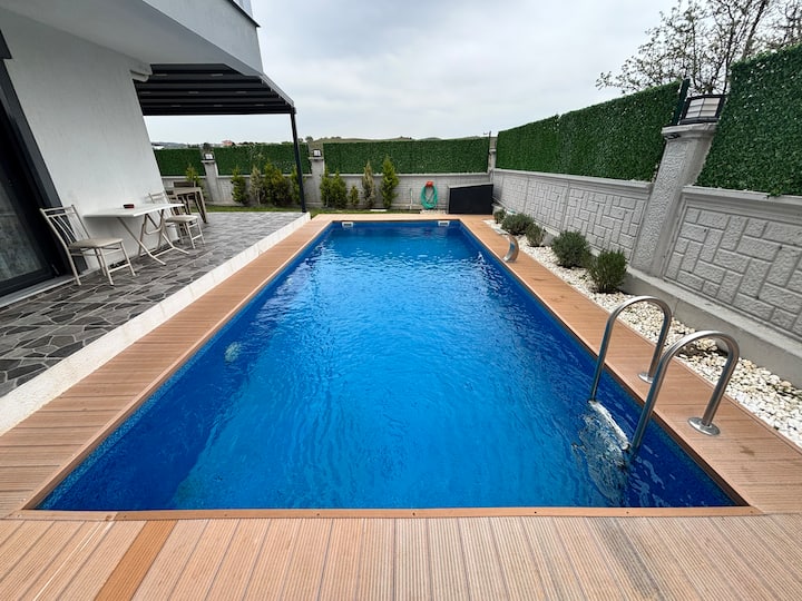Seferihisar Akarca'da Isıtmalı Havuzlu Villa - Sığacık