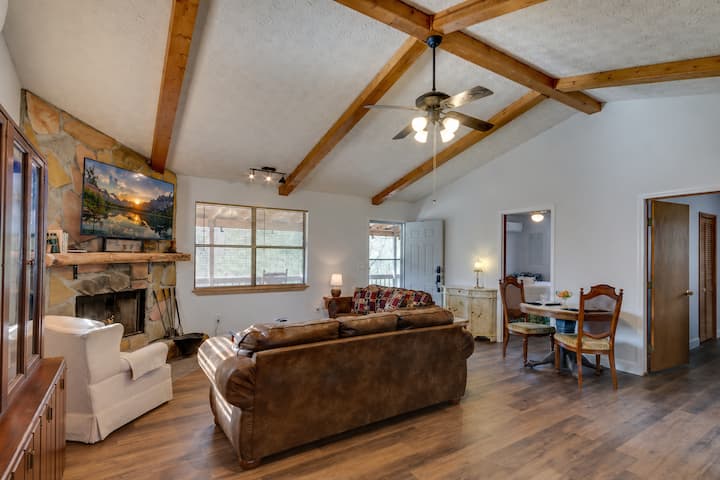 Renovated Cabin Serene & Peaceful Stay - Cosby, TN