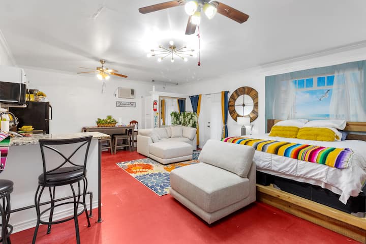 Newly Renovated Studio - San Antonio