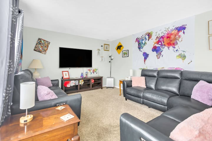 1 Mile To Campus Beautiful Outdoor Space, 70’ Deck - Brown County, IN
