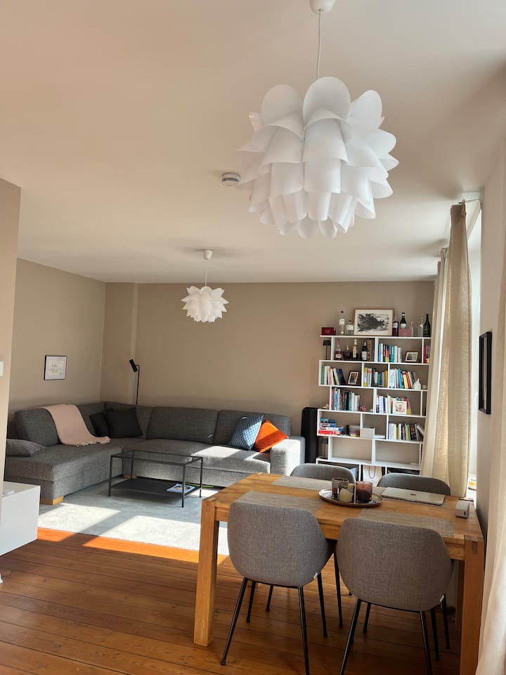 Helle Altbauwohnung Mit Arbeitsplatz In Eimsbüttel - Hambourg