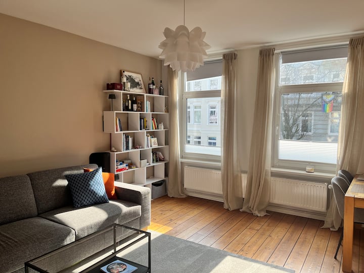 Helle Altbauwohnung Mit Arbeitsplatz In Eimsbüttel - Hamburg